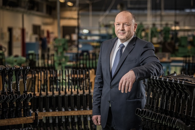 Adam Suliga odwołany ze stanowiska prezesa Fabryki Broni - Polityka ...