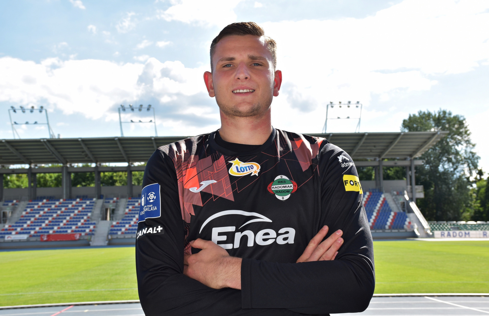 Kobylak wypożyczony z Legii. Nowakowski przedłużył kontrakt z ...