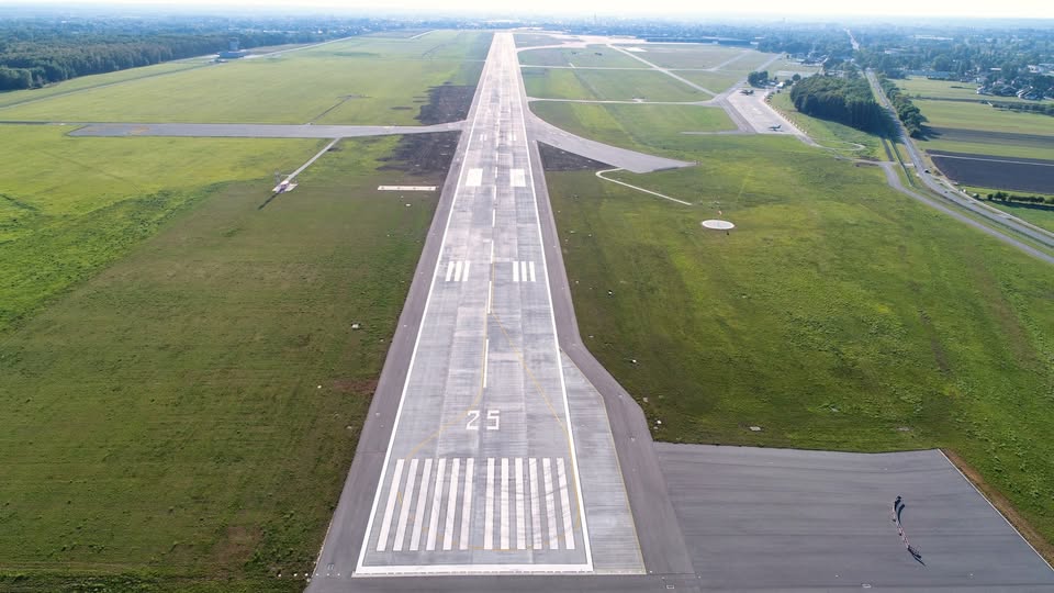 Pas startowy radomskiego lotniska już naprawiony po katastrofie F-16 ...