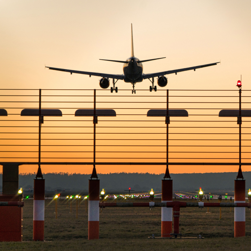 Jest raport PPL. Region radomski zyskuje miliony na lotnisku Warszawa ...